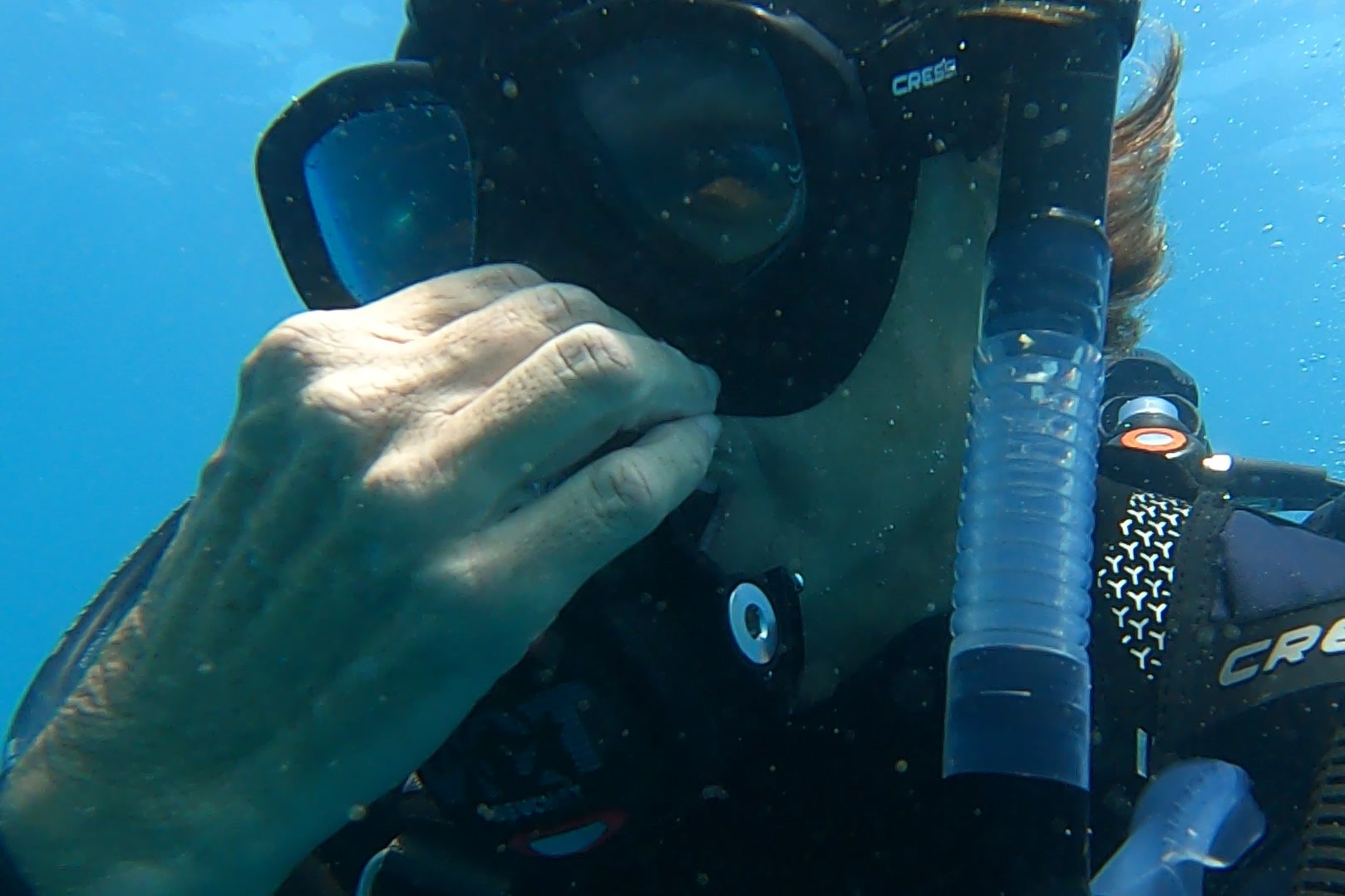 11 Tips to equalize your ears when scuba diving – Empty Nest Diver