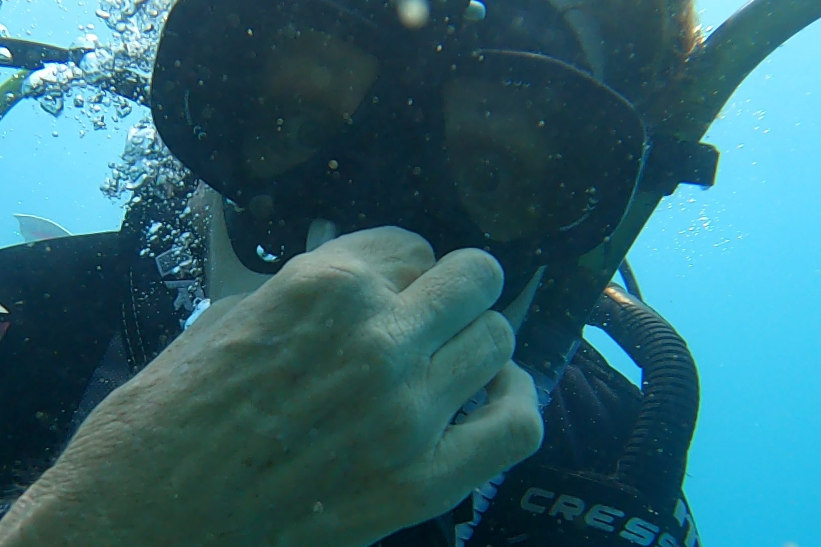 11 Tips to equalize your ears when scuba diving – Empty Nest Diver