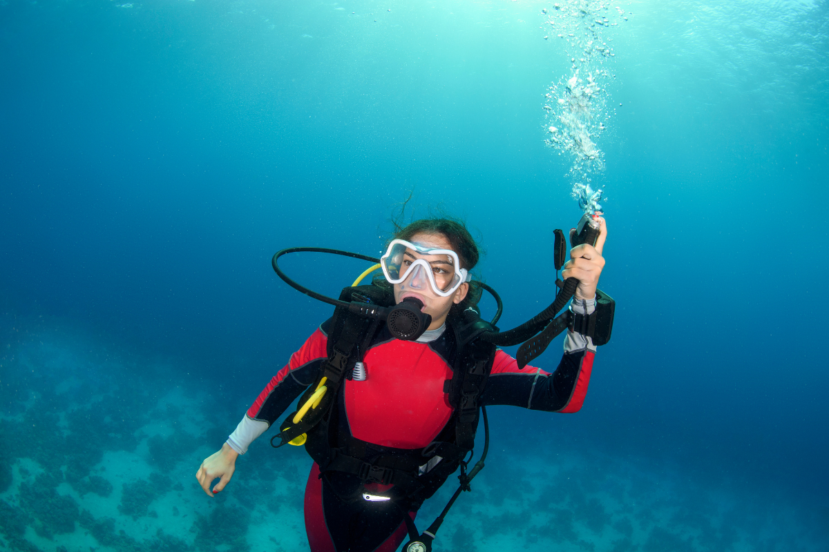 Confident Female Scuba Divers BWRAF, 5-Point Descent, and Ascent ...