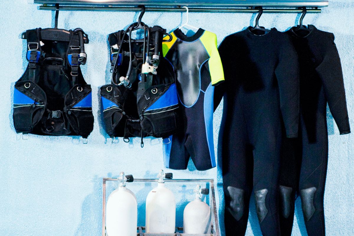 Scuba Diving for Women – How to Become a Confident Scuba Diver – Empty ...